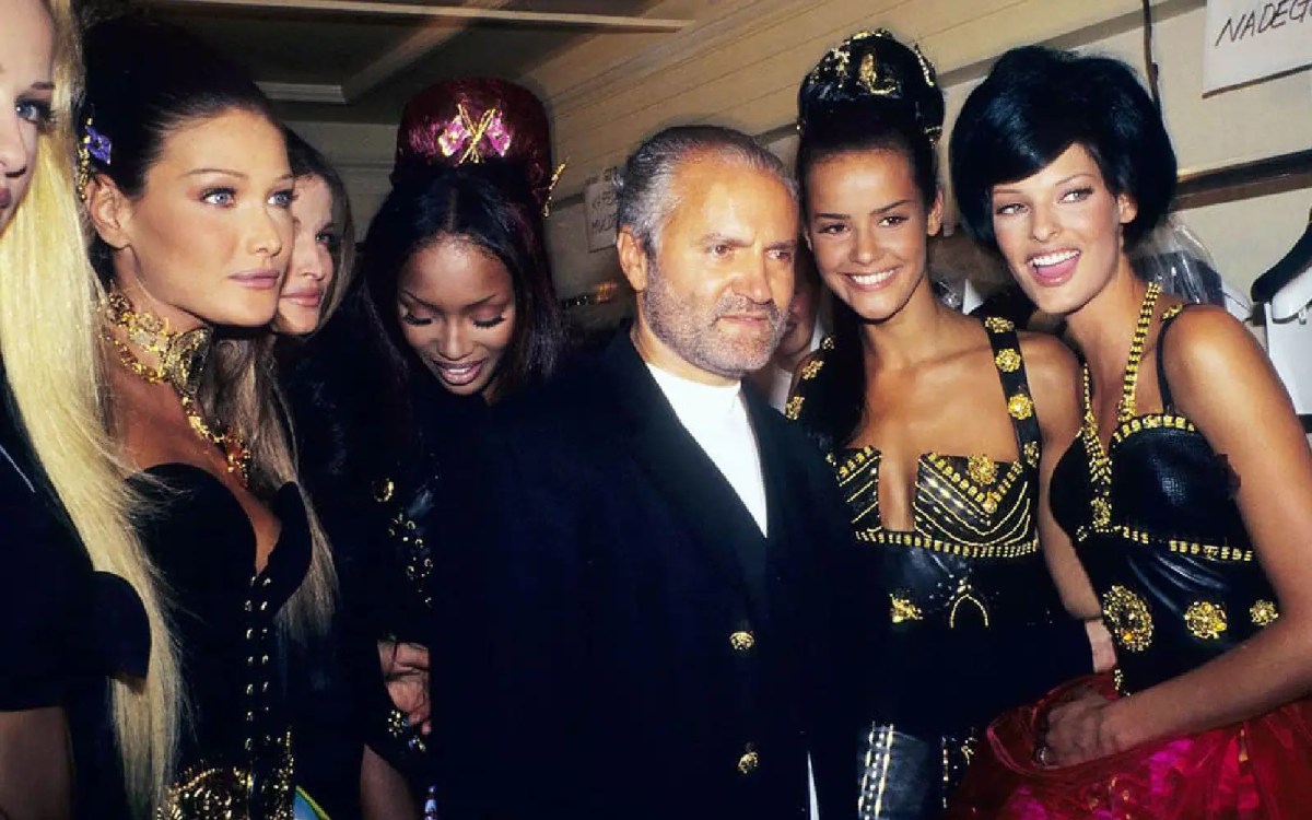 VERSACE: BETWEEN THE LEGACY OF A HISTORICAL ICON, THE ANNOUNCED SALE ...